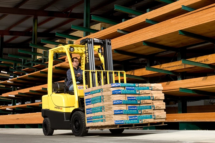 Internal Combustion Engine (ICE) powered forklifts | Hyster